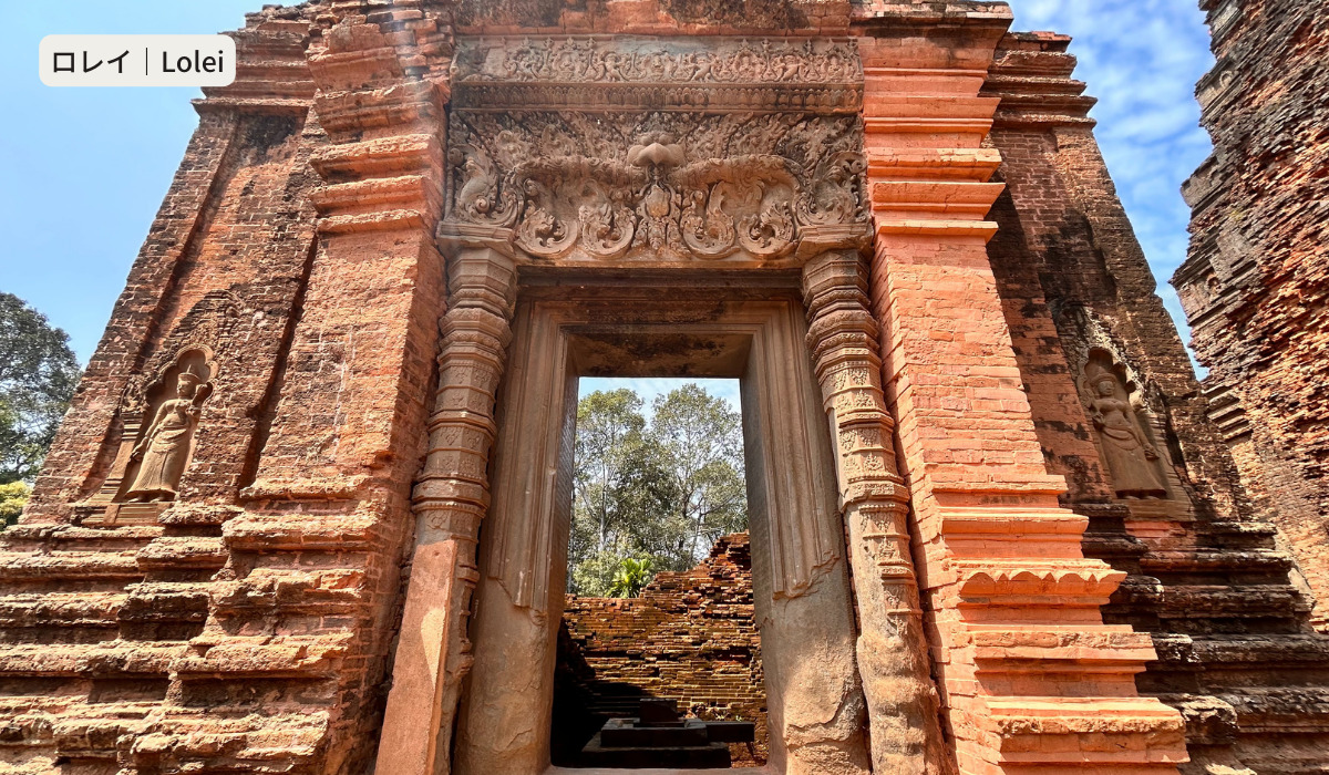 ロレイ遺跡 [Lolei] インドラタターカの中央に浮かんだ須弥山を模した寺院 – CAMBODIA NOTE